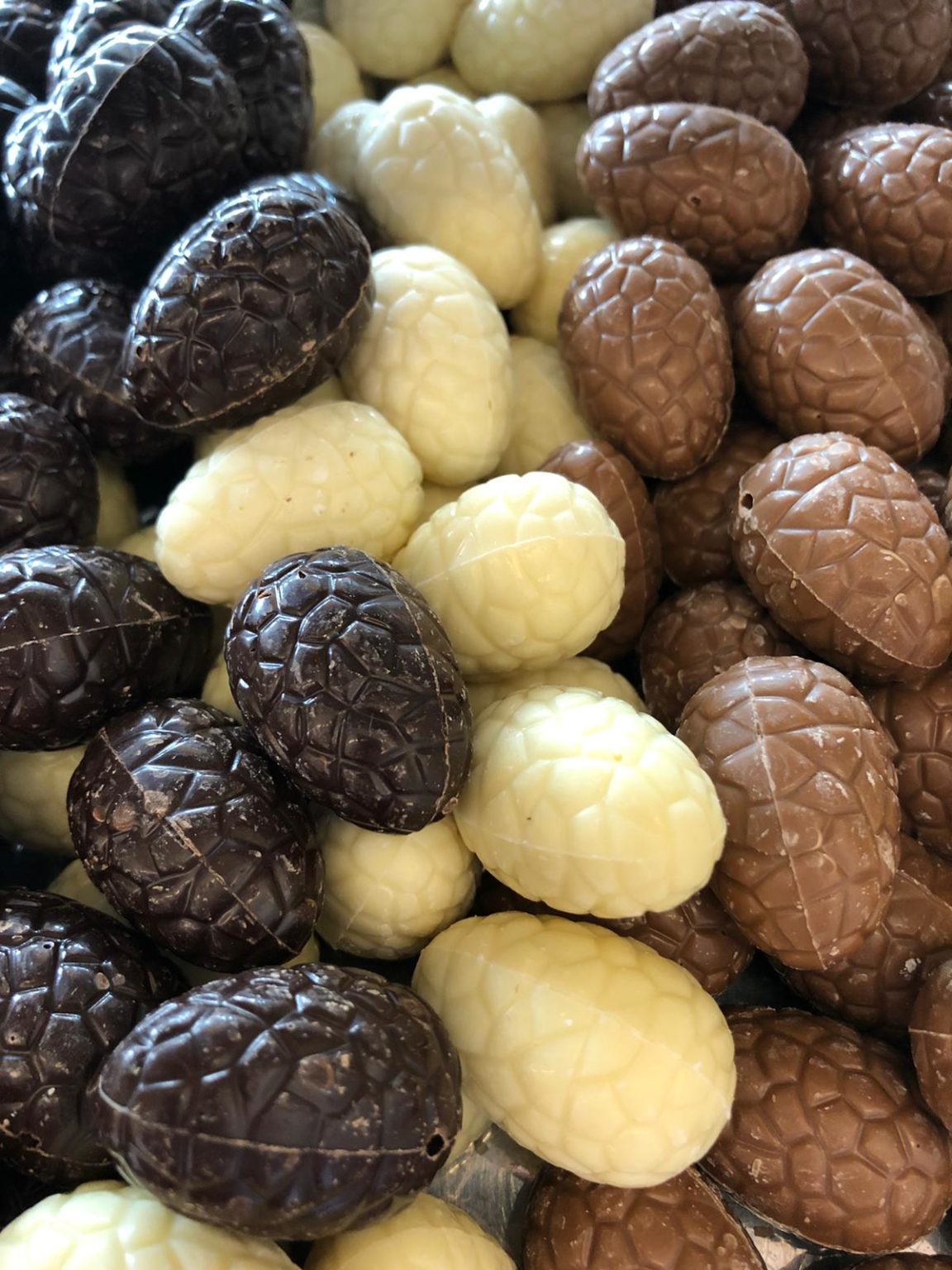 Massieve chocolade eitjes – dechocoladewebshop.nl
